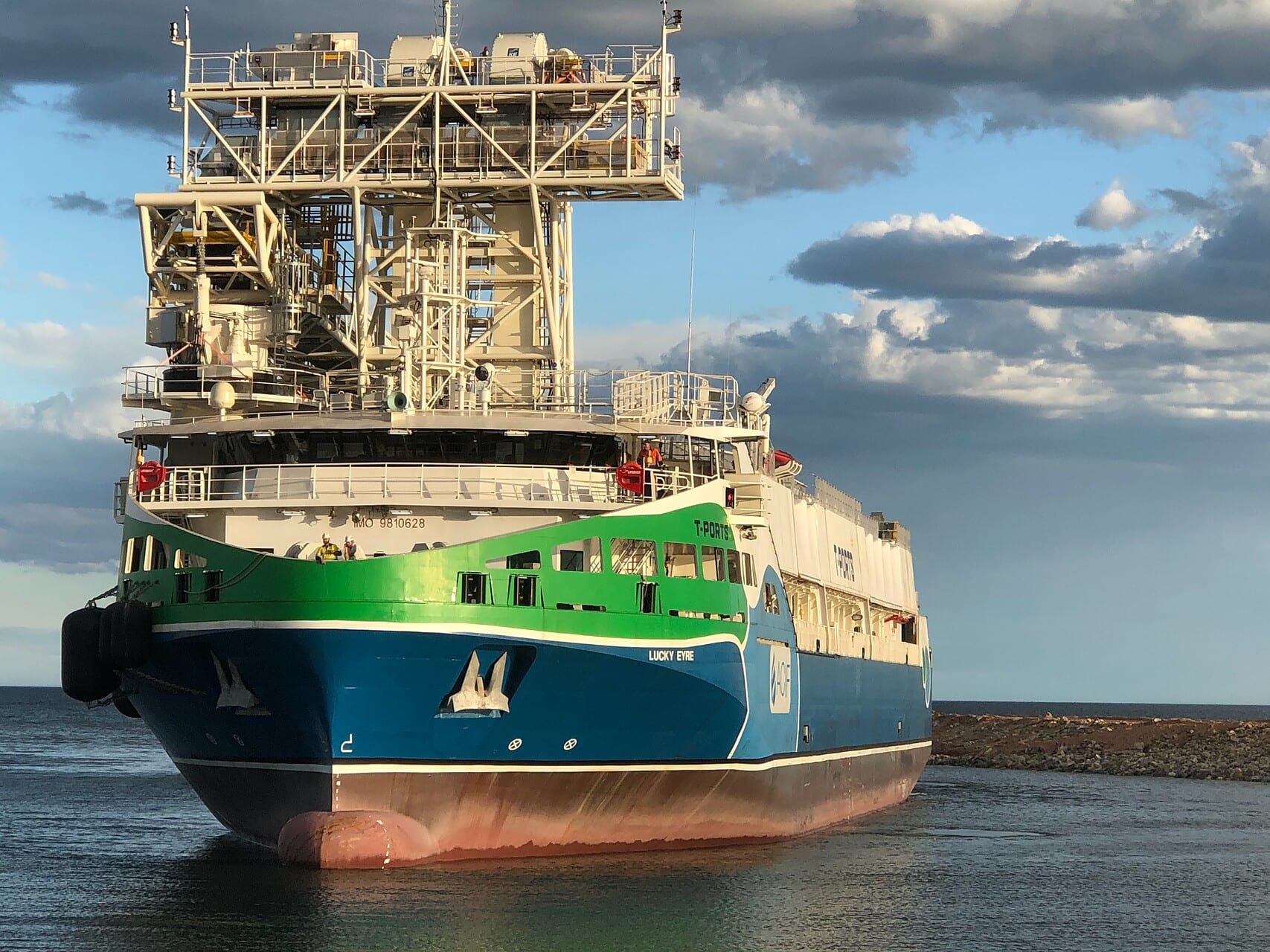 MV Lucky Eyre arrives at Lucky Bay | T-Ports
